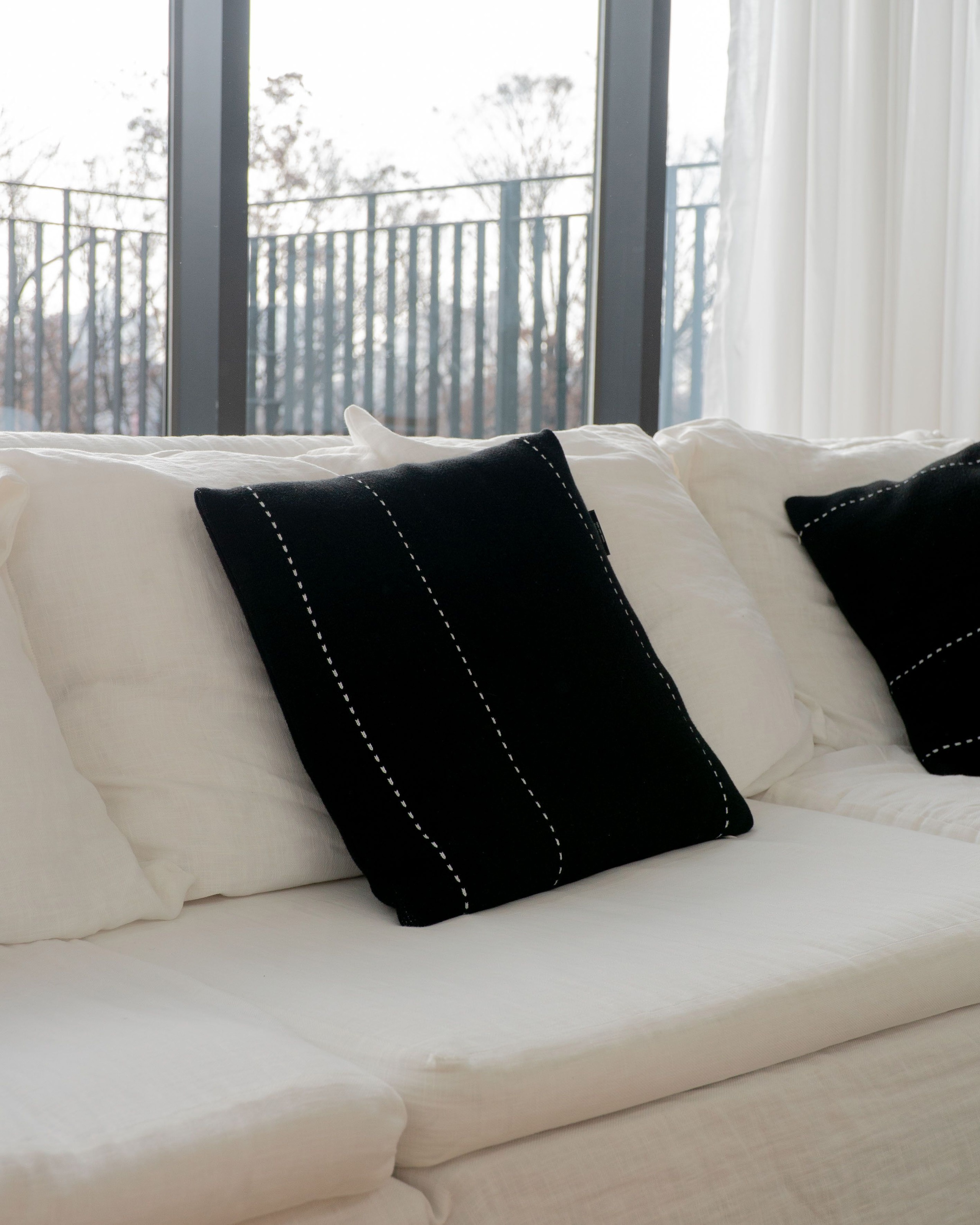 쿠션·등쿠션 > BLACK SCREEN Cushion cover 블랙스크린 순면 쿠션 커버 (45x45) | 오늘의집 쇼핑