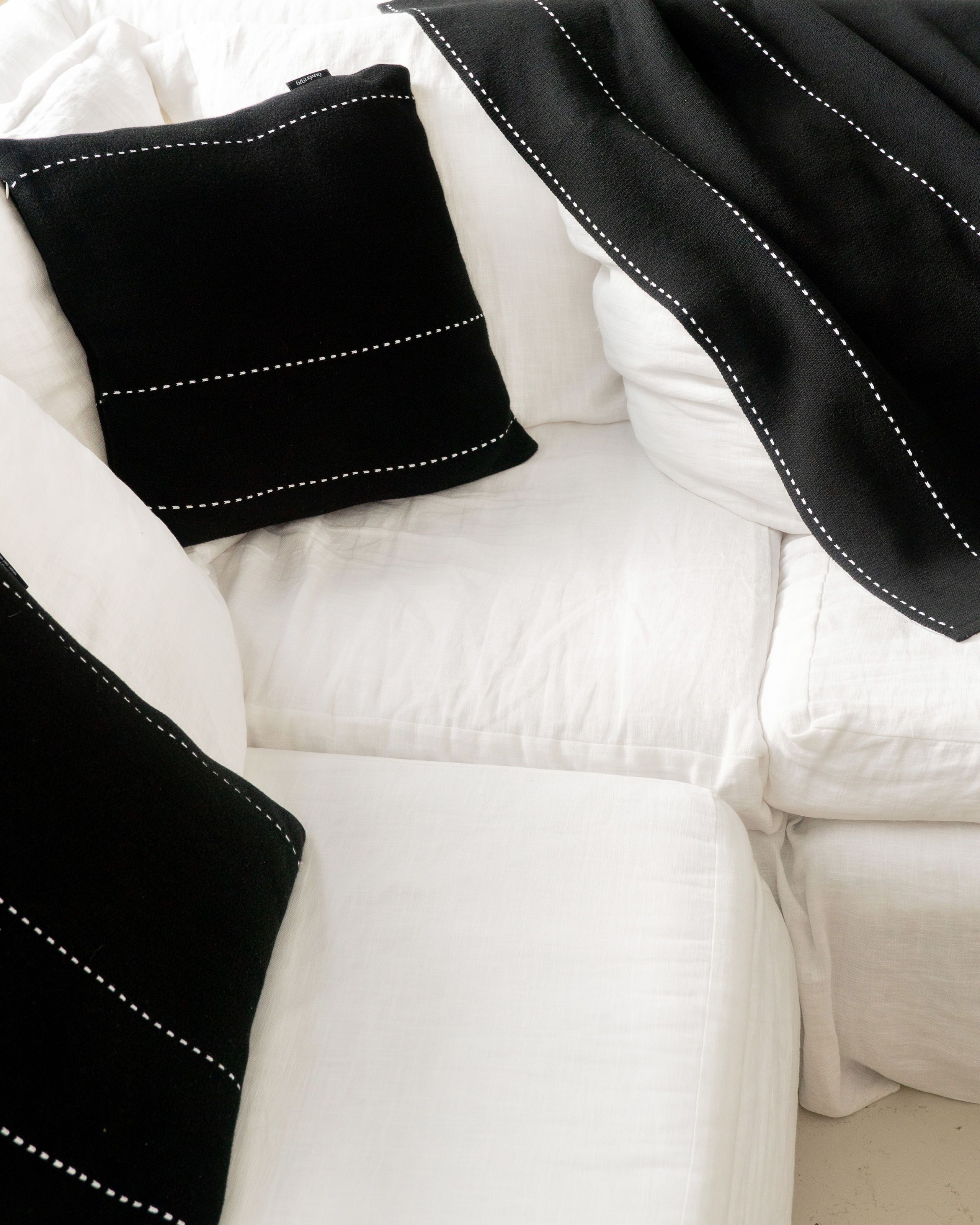 쿠션·등쿠션 > BLACK SCREEN Cushion cover 블랙스크린 순면 쿠션 커버 (45x45) | 오늘의집 쇼핑