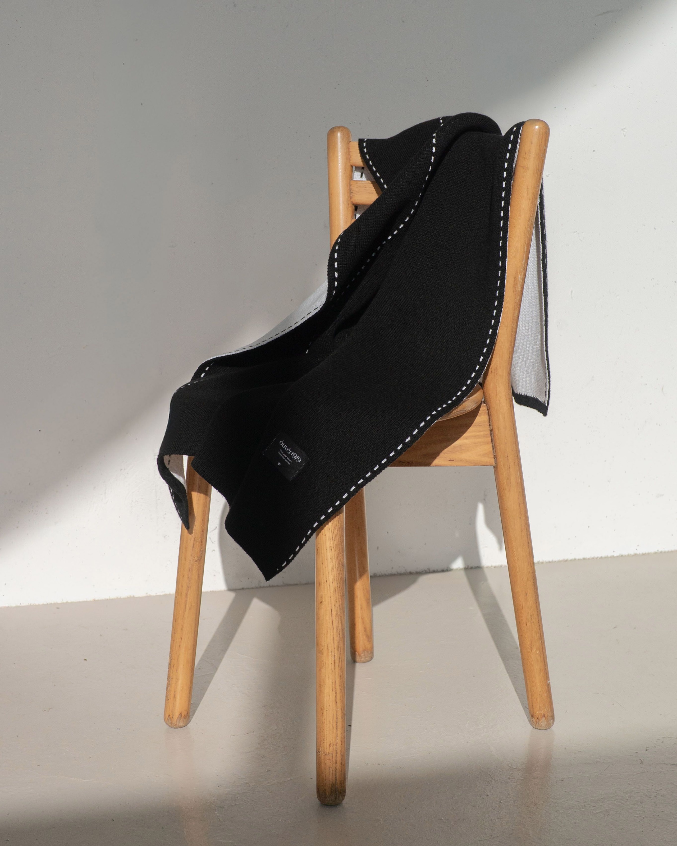 담요·블랭킷 > BLACK SCREEN Blanket 블랙스크린 순면 블랭킷 (70x100) | 오늘의집 쇼핑