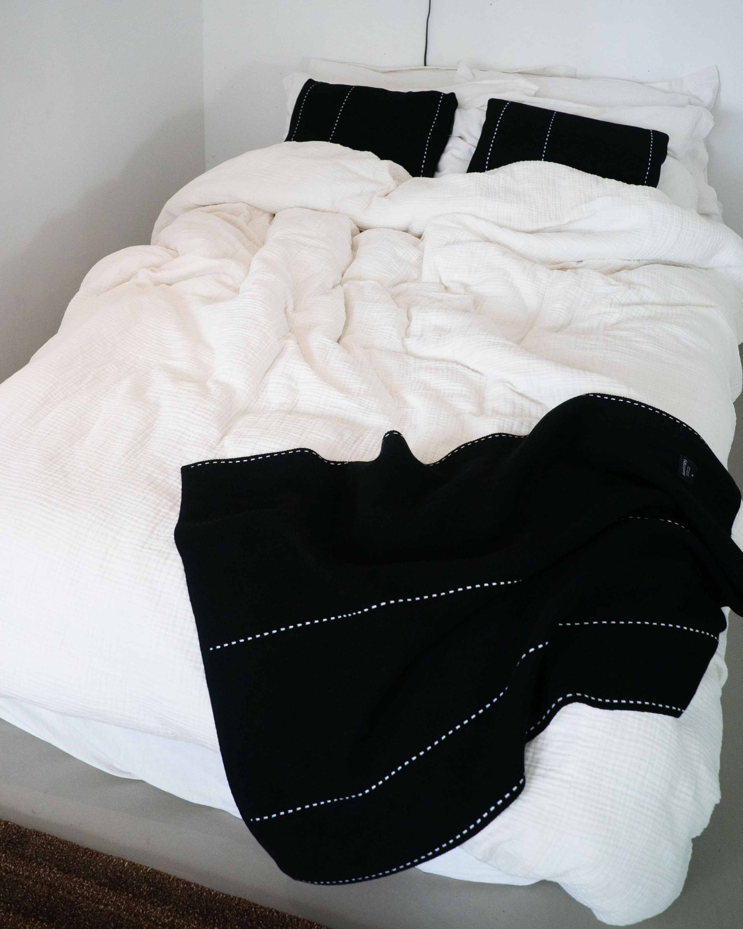 담요·블랭킷 > BLACK SCREEN Blanket 블랙스크린 순면 블랭킷 (70x100) | 오늘의집 쇼핑