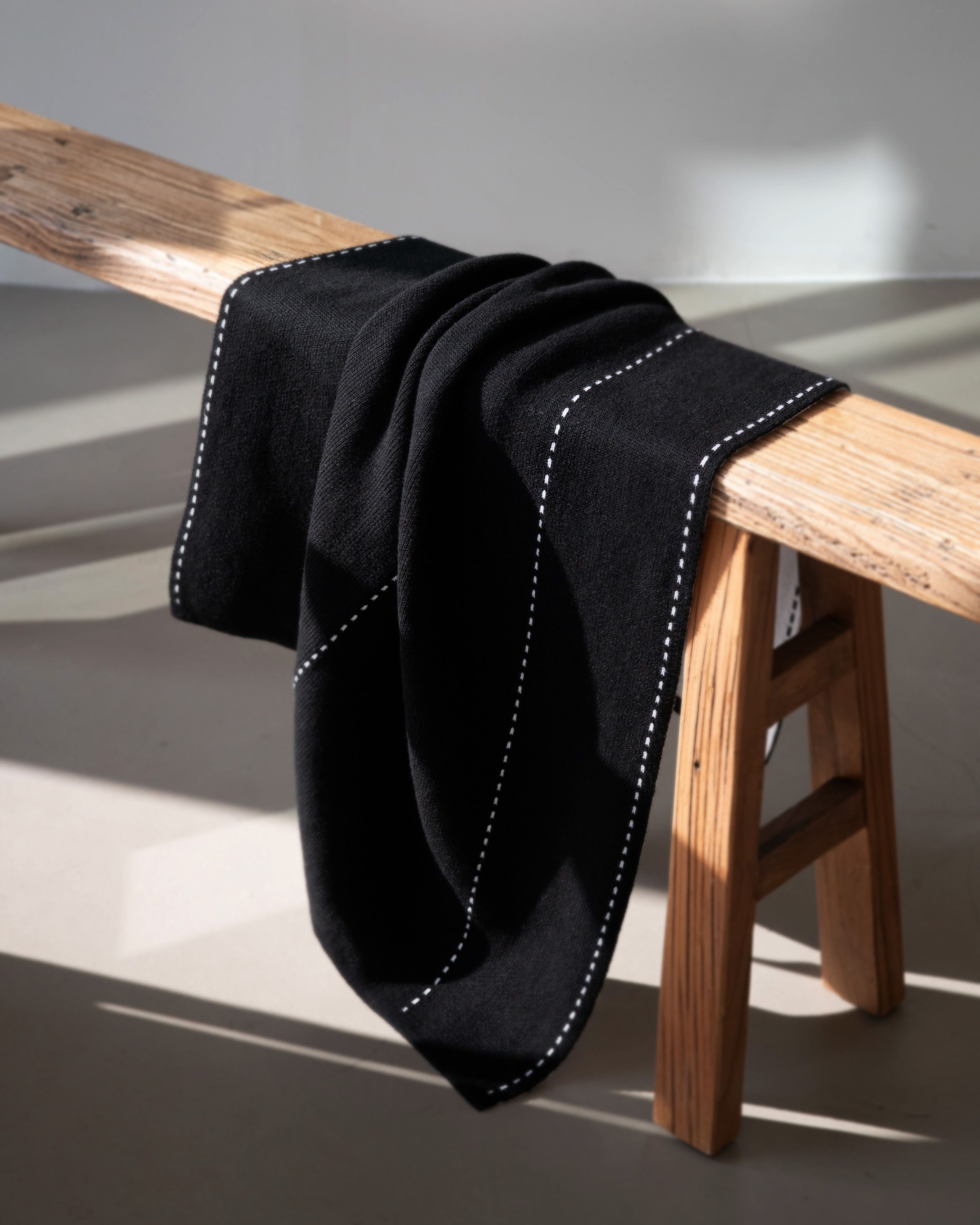 담요·블랭킷 > BLACK SCREEN Blanket 블랙스크린 순면 블랭킷 (70x100) | 오늘의집 쇼핑