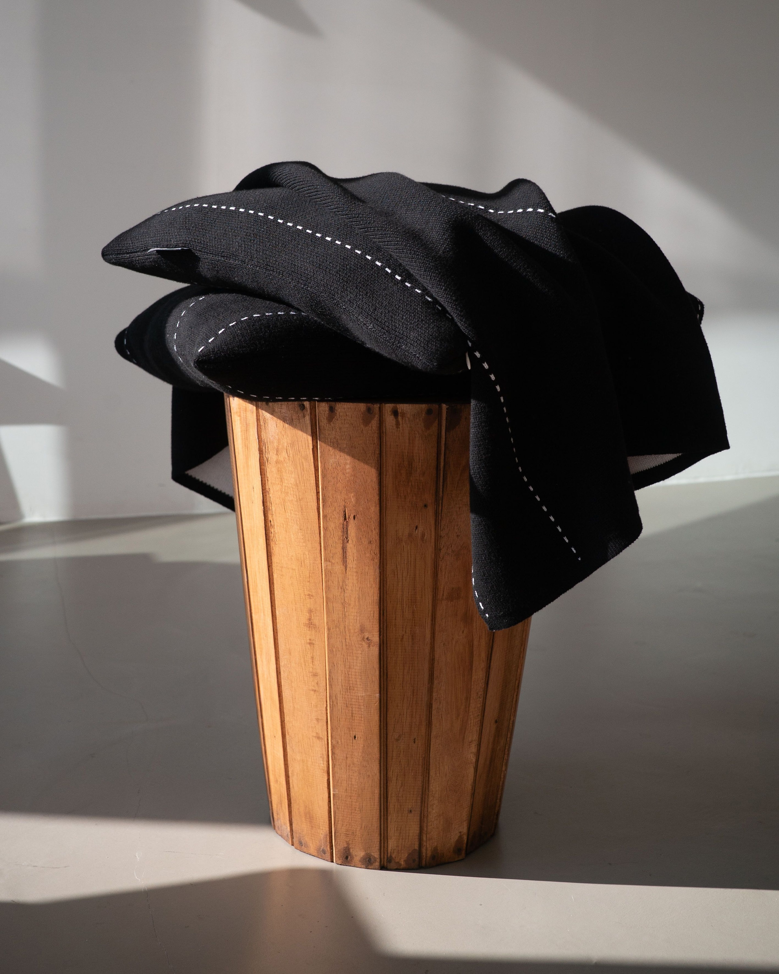 담요·블랭킷 > BLACK SCREEN Blanket 블랙스크린 순면 블랭킷 (70x100) | 오늘의집 쇼핑