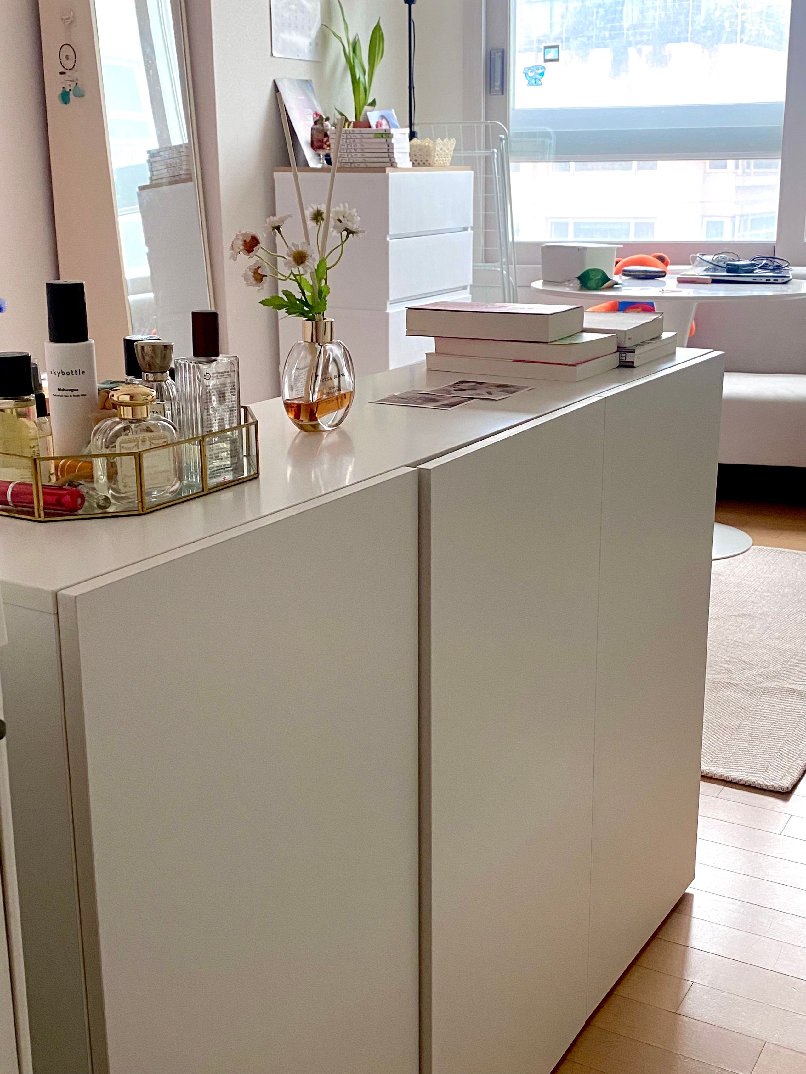 '[리퍼] 모노 높은 수납장 1200 E0목재 LPM 다용도 슬림 선반 와이드 수납장' 제품으로 꾸민 유저들의 스타일링샷 | 오늘의집 유저들의 집꾸미기